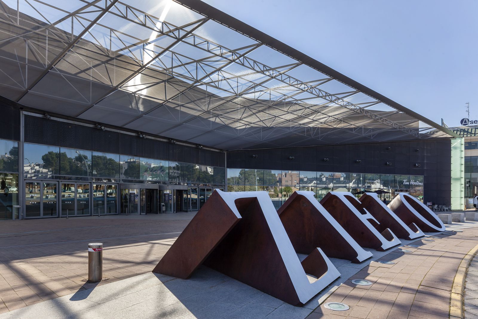 Pérgola centro comercial Zielo - Finsa Arquitectura